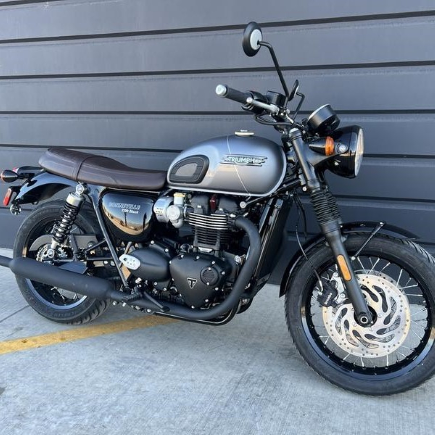 Graphite Grey (code LC) Triumph Motorcycle Paint Products - All Triumph ...